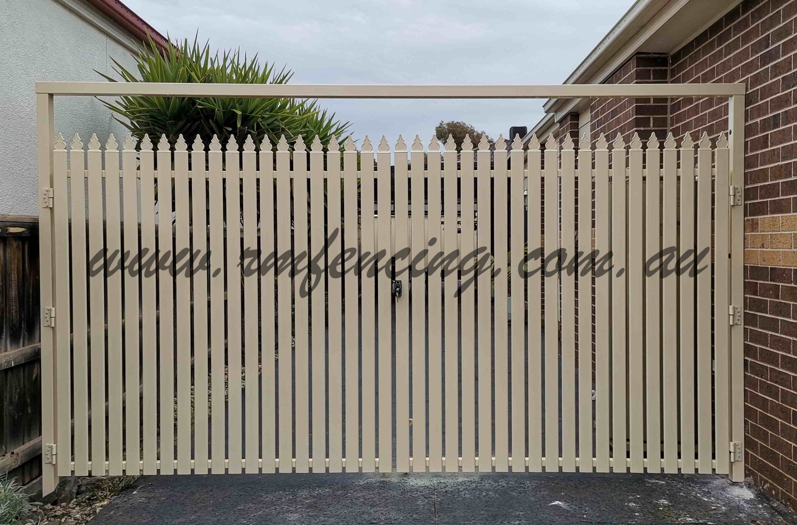 Picket Gates – rmfencing.com.au
