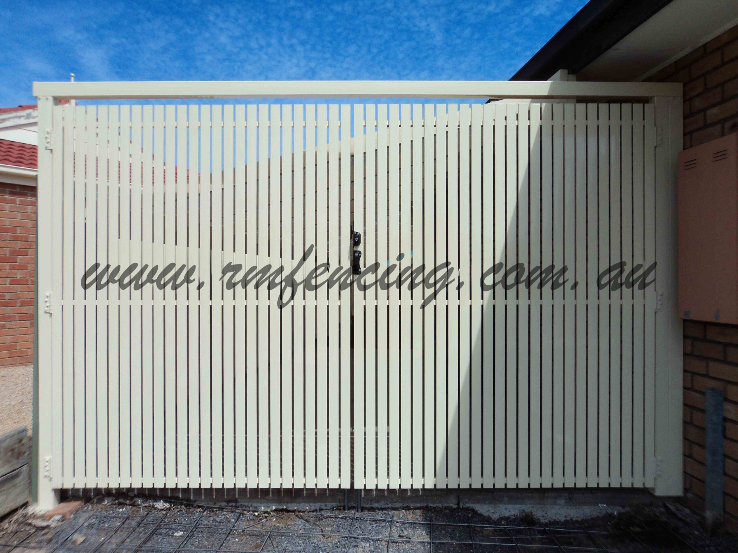 Slat Gates Vertical – rmfencing.com.au