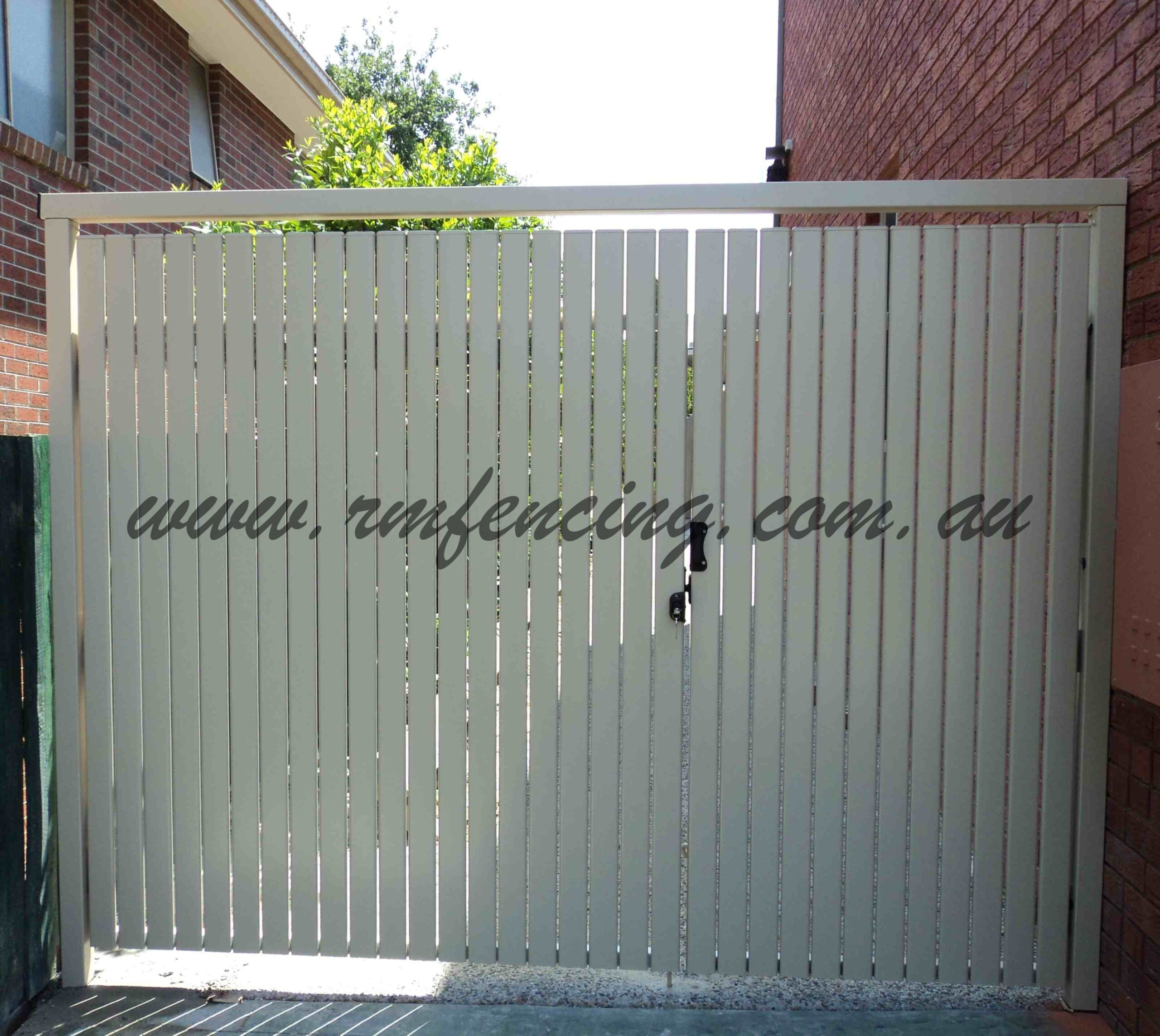 Slat Gates Vertical – rmfencing.com.au