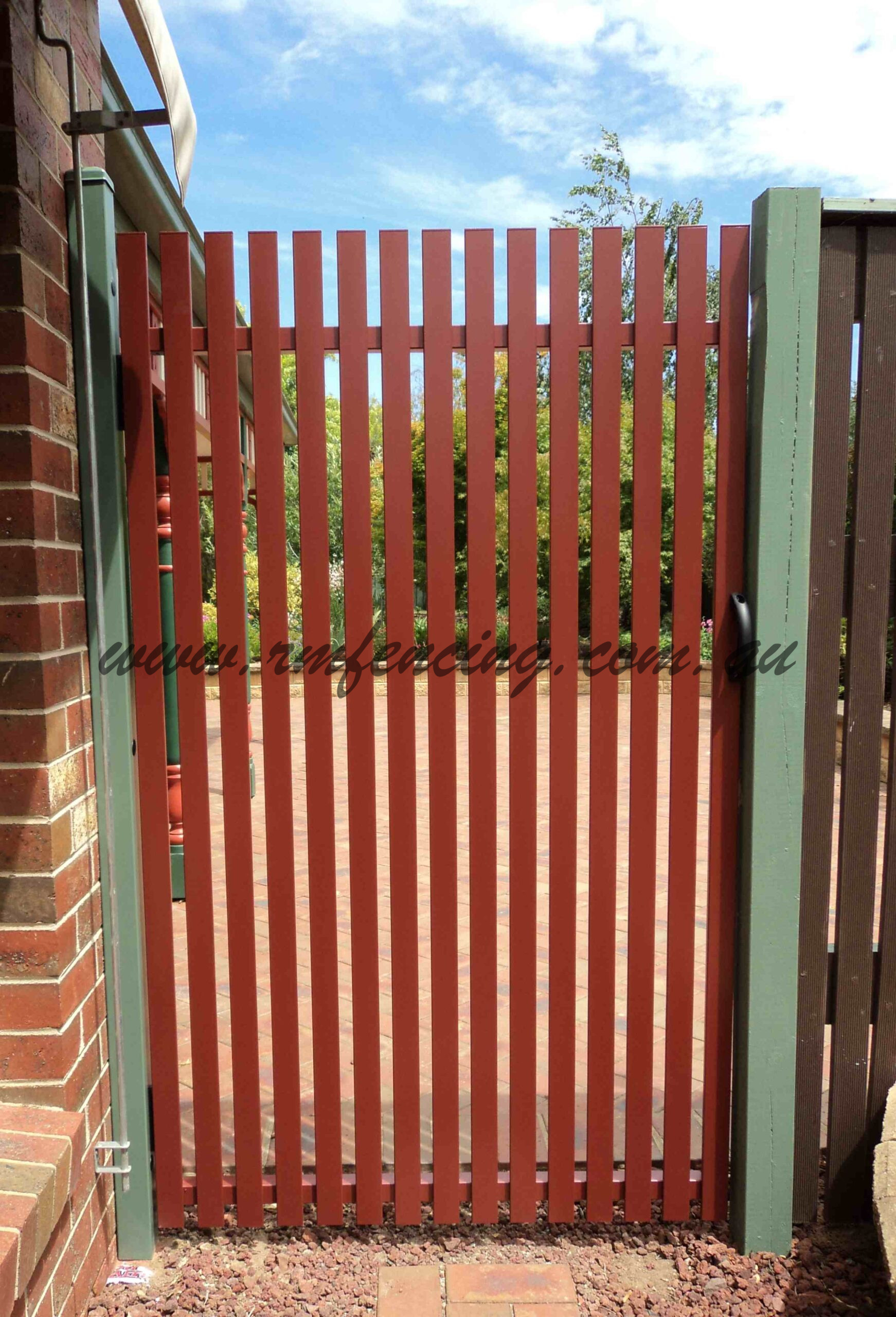 Slat Gates Vertical – rmfencing.com.au